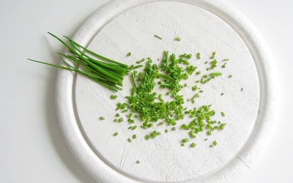 Manfaat Rutin Makan Daun Kucai Ternyata Sangat Mencengangkan - GenPI.co Manfaat Rutin Makan Daun Kucai Ternyata Sangat Mencengangkan - GenPI.co